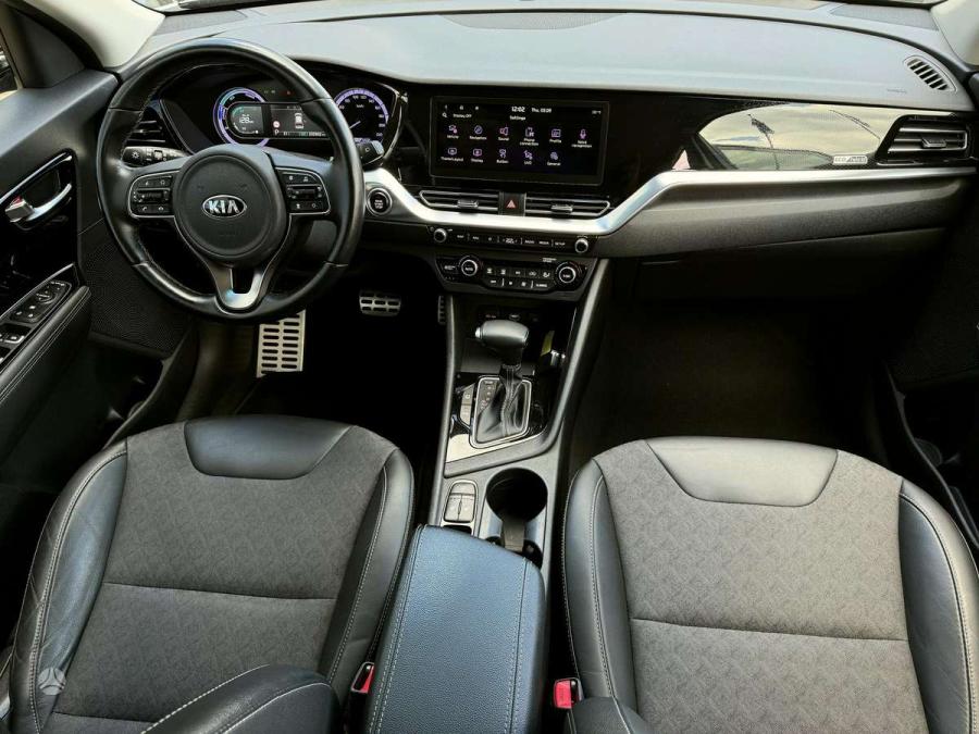 Grey Kia Niro 2020 in Kaunas, with an engine capacity of 1.59 L and mileage of 232 thousand km for 12900 €, photo 8 on AUTOMOTO.COM.LV