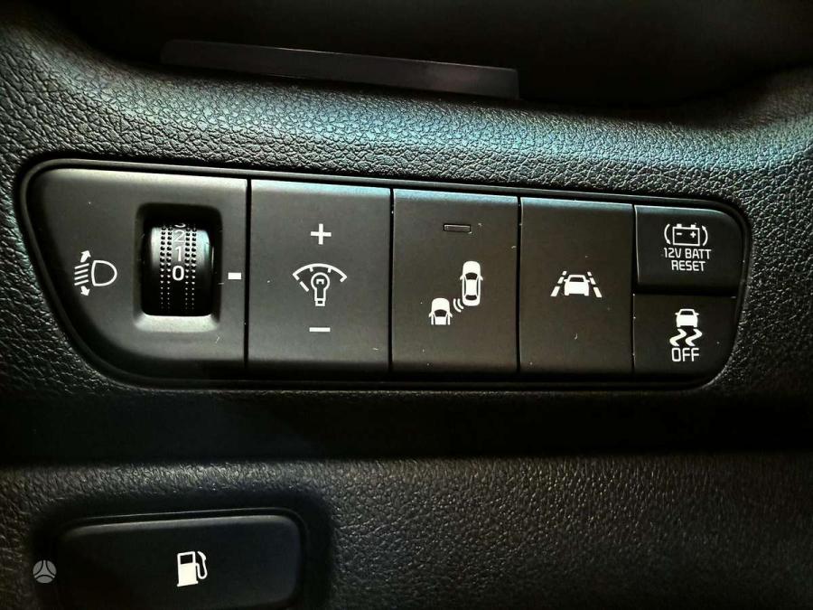Grey Kia Niro 2020 in Kaunas, with an engine capacity of 1.59 L and mileage of 232 thousand km for 12900 €, photo 14 on AUTOMOTO.COM.LV
