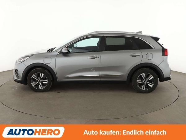 Grey Kia Niro 2021 in Kaunas, with an engine capacity of 1.60 L and mileage of 56 thousand km for 24409 €, photo 3 on AUTOMOTO.COM.LV