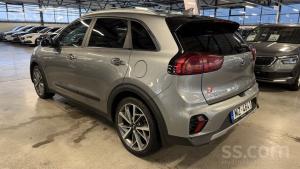 Grey Kia Niro 2021 in Riga, with an engine capacity of 1.60 L and mileage of 93 thousand km for 17900 €, photo 3 on AUTOMOTO.COM.LV