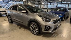 Grey Kia Niro 2021 in Riga, with an engine capacity of 1.60 L and mileage of 93 thousand km for 17900 €, photo 6 on AUTOMOTO.COM.LV