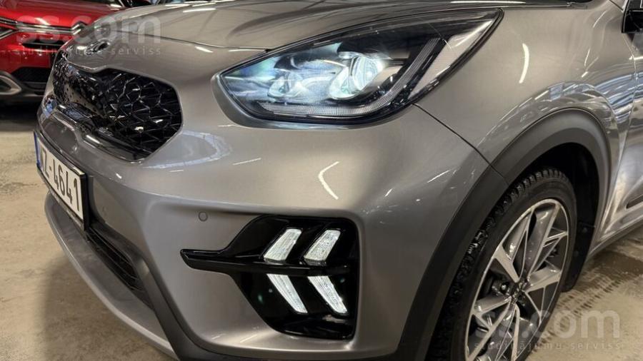 Grey Kia Niro 2021 in Riga, with an engine capacity of 1.60 L and mileage of 93 thousand km for 17900 €, photo 8 on AUTOMOTO.COM.LV