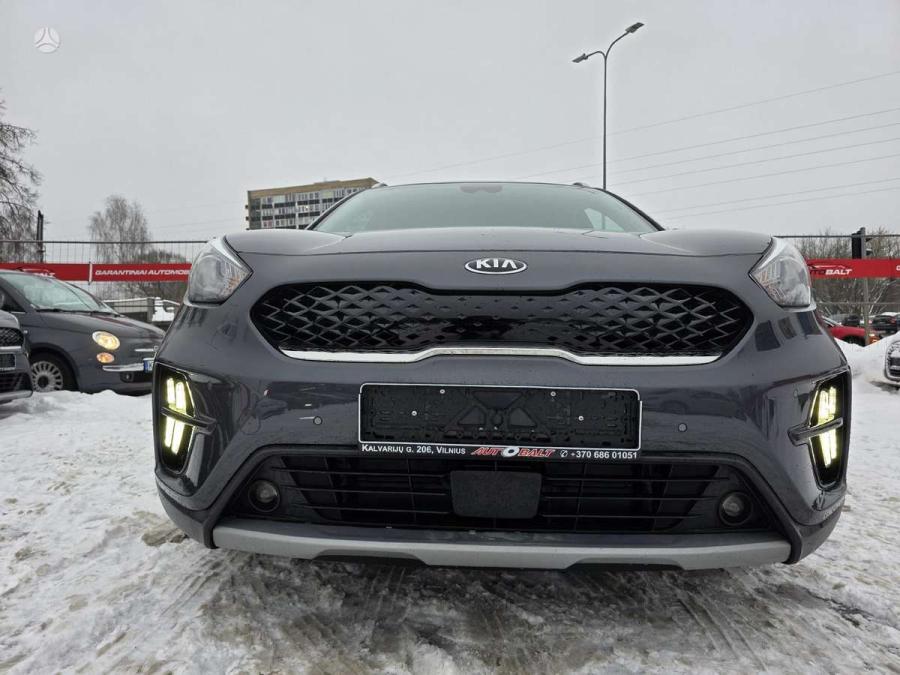 Grey Kia Niro 2021 in Vilnius, with an engine capacity of 1.58 L and mileage of 103 thousand km for 17000 €, photo 3 on AUTOMOTO.COM.LV