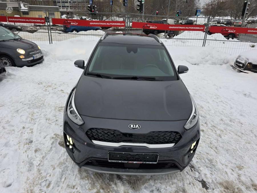 Grey Kia Niro 2021 in Vilnius, with an engine capacity of 1.58 L and mileage of 103 thousand km for 17000 €, photo 4 on AUTOMOTO.COM.LV