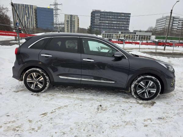 Pelēks Kia Niro 2021 Viļņa, ar dzinēja tilpumu 1.58 L un nobraukumu 103 tūkst. km par 17000 €, foto 5 vietnē AUTOMOTO.COM.LV