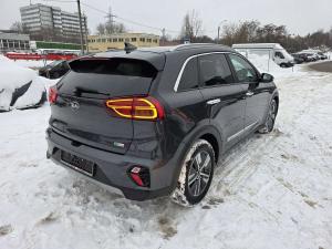 Grey Kia Niro 2021 in Vilnius, with an engine capacity of 1.58 L and mileage of 103 thousand km for 17000 €, photo 6 on AUTOMOTO.COM.LV