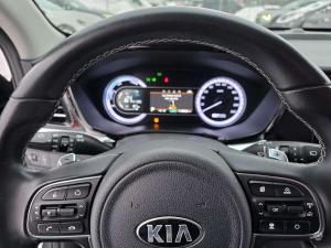 Grey Kia Niro 2021 in Vilnius, with an engine capacity of 1.58 L and mileage of 103 thousand km for 17000 €, photo 23 on AUTOMOTO.COM.LV