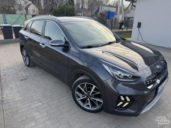 Pelēks Kia Niro 2021 Viļņa, ar dzinēja tilpumu 1.60 L un nobraukumu 50 tūkst. km par 18400 €, foto 2 vietnē AUTOMOTO.COM.LV