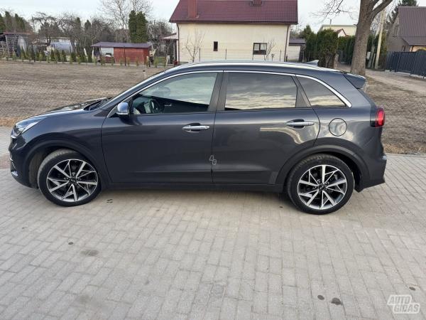 Pelēks Kia Niro 2021 Viļņa, ar dzinēja tilpumu 1.60 L un nobraukumu 50 tūkst. km par 18400 €, foto 5 vietnē AUTOMOTO.COM.LV