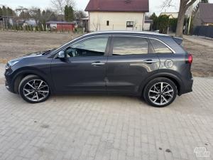 Pelēks Kia Niro 2021 Viļņa, ar dzinēja tilpumu 1.60 L un nobraukumu 50 tūkst. km par 18400 €, foto 6 vietnē AUTOMOTO.COM.LV