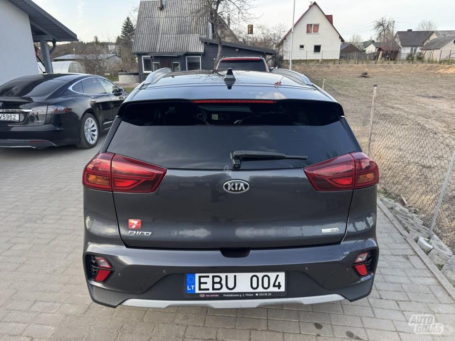 Pelēks Kia Niro 2021 Viļņa, ar dzinēja tilpumu 1.60 L un nobraukumu 50 tūkst. km par 18400 €, foto 10 vietnē AUTOMOTO.COM.LV
