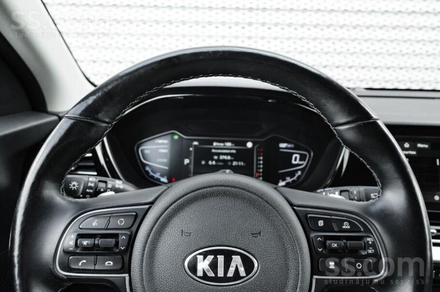 Grey Kia Niro 2021 in Riga, with an engine capacity of 1.60 L and mileage of 59 thousand km for 19850 €, photo 15 on AUTOMOTO.COM.LV