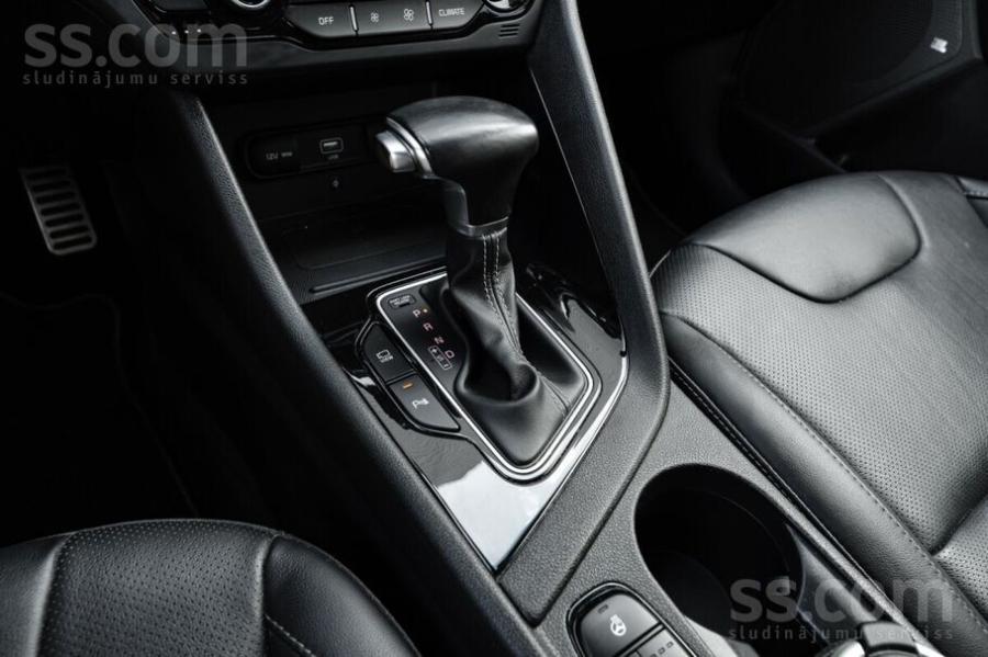Grey Kia Niro 2021 in Riga, with an engine capacity of 1.60 L and mileage of 59 thousand km for 19850 €, photo 22 on AUTOMOTO.COM.LV