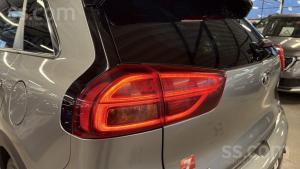 Pelēks Kia Niro 2021 Rīga, ar dzinēja tilpumu 1.60 L un nobraukumu 93 tūkst. km par 17900 €, foto 10 vietnē AUTOMOTO.COM.LV