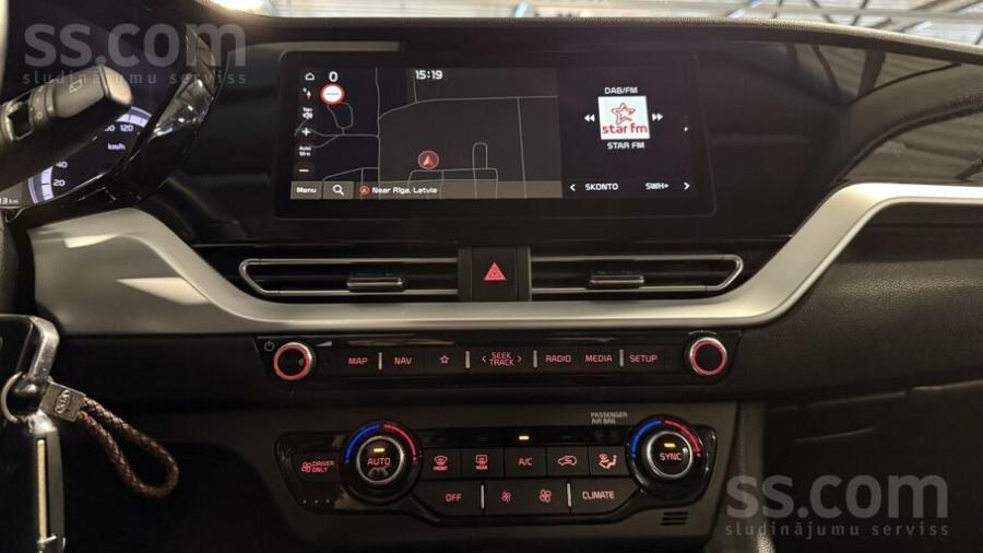 Pelēks Kia Niro 2021 Rīga, ar dzinēja tilpumu 1.60 L un nobraukumu 93 tūkst. km par 17900 €, foto 21 vietnē AUTOMOTO.COM.LV