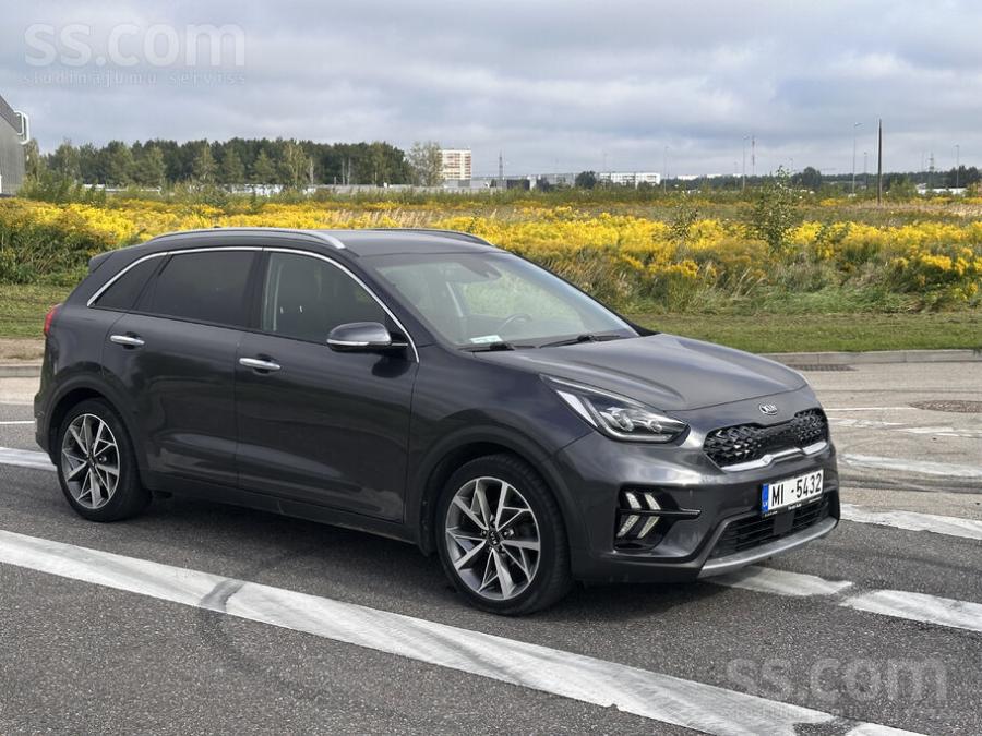 Серый Киа Niro 2021 в Рига, объемом двигателя 1.60 л и пробегом 65 тыс. км за 18000 €, фото 1 на AUTOMOTO.COM.LV