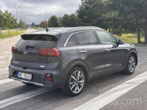 Серый Киа Niro 2021 в Рига, объемом двигателя 1.60 л и пробегом 65 тыс. км за 18000 €, фото 4 на AUTOMOTO.COM.LV