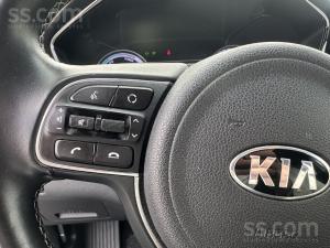 Серый Киа Niro 2021 в Рига, объемом двигателя 1.60 л и пробегом 65 тыс. км за 18000 €, фото 17 на AUTOMOTO.COM.LV