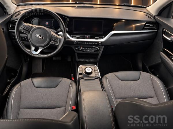 Pelēks Kia Niro 2021 Rīga, ar dzinēja tilpumu 0.00 L un nobraukumu 132 tūkst. km par 22500 €, foto 7 vietnē AUTOMOTO.COM.LV