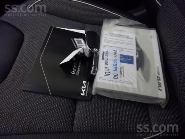 Pelēks Kia Niro 2021 Rīga, ar dzinēja tilpumu 0.00 L un nobraukumu 132 tūkst. km par 22500 €, foto 10 vietnē AUTOMOTO.COM.LV