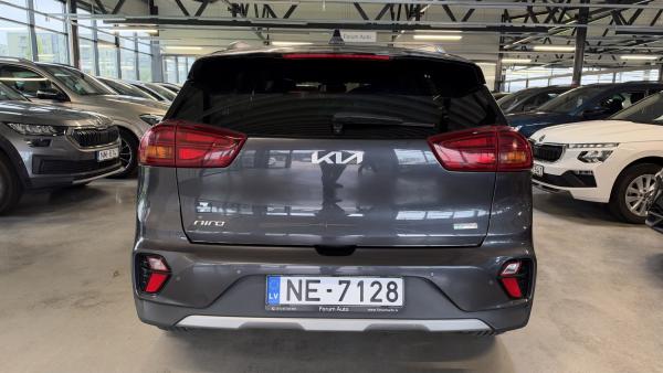 Pelēks Kia Niro 2021 Rīga, ar dzinēja tilpumu 1.60 L un nobraukumu 121 tūkst. km par 15900 €, foto 4 vietnē AUTOMOTO.COM.LV