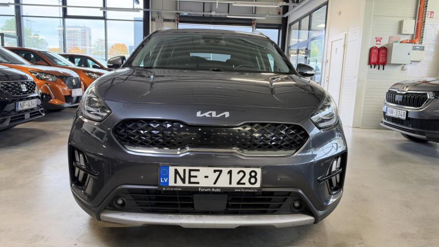 Grey Kia Niro 2021 in Riga, with an engine capacity of 1.60 L and mileage of 121 thousand km for 15900 €, photo 8 on AUTOMOTO.COM.LV