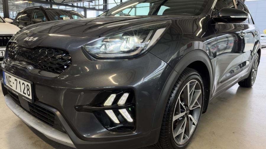 Grey Kia Niro 2021 in Riga, with an engine capacity of 1.60 L and mileage of 121 thousand km for 15900 €, photo 10 on AUTOMOTO.COM.LV