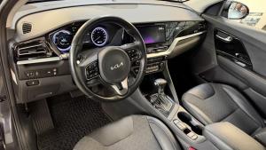 Grey Kia Niro 2021 in Riga, with an engine capacity of 1.60 L and mileage of 121 thousand km for 15900 €, photo 13 on AUTOMOTO.COM.LV