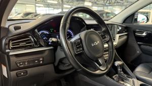 Grey Kia Niro 2021 in Riga, with an engine capacity of 1.60 L and mileage of 121 thousand km for 15900 €, photo 19 on AUTOMOTO.COM.LV