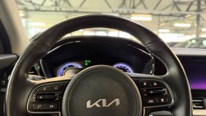 Grey Kia Niro 2021 in Riga, with an engine capacity of 1.60 L and mileage of 121 thousand km for 15900 €, photo 20 on AUTOMOTO.COM.LV