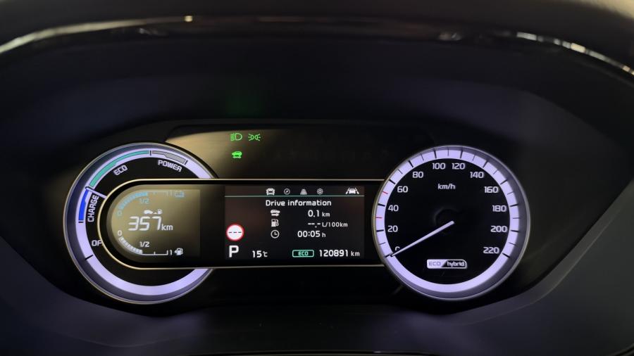 Grey Kia Niro 2021 in Riga, with an engine capacity of 1.60 L and mileage of 121 thousand km for 15900 €, photo 21 on AUTOMOTO.COM.LV