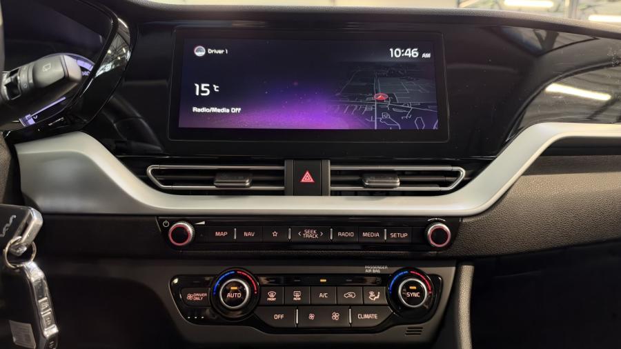 Grey Kia Niro 2021 in Riga, with an engine capacity of 1.60 L and mileage of 121 thousand km for 15900 €, photo 22 on AUTOMOTO.COM.LV