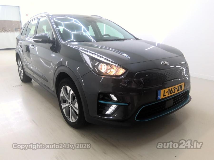 Grey Kia Niro 2021 in Tallinn, with an engine capacity of 0.00 L and mileage of 61 thousand km for 19900 €, photo 1 on AUTOMOTO.COM.LV