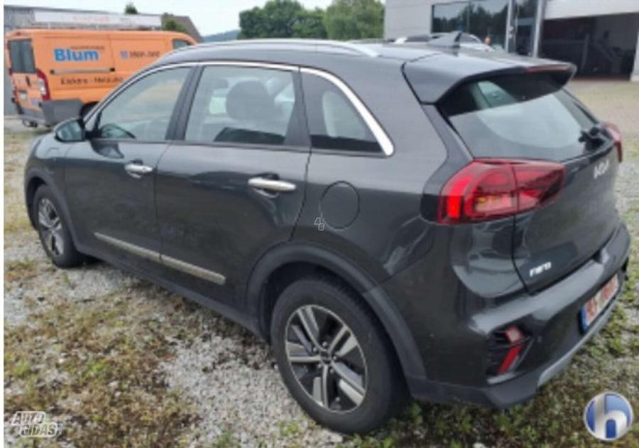 Grey Kia Niro 2022 in Kaunas, with an engine capacity of 1.60 L and mileage of 31 thousand km for 22266 €, photo 3 on AUTOMOTO.COM.LV