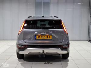 Grey Kia Niro 2022 in Kaunas, with an engine capacity of 1.60 L and mileage of 43 thousand km for 32984 €, photo 4 on AUTOMOTO.COM.LV