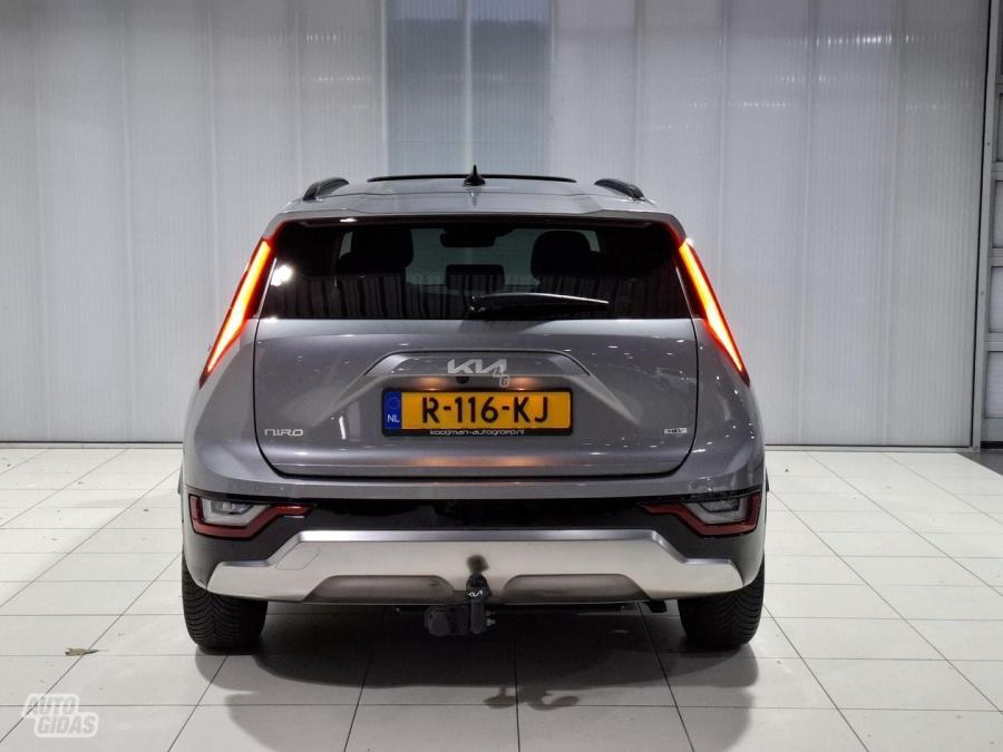 Grey Kia Niro 2022 in Kaunas, with an engine capacity of 1.60 L and mileage of 43 thousand km for 32984 €, photo 4 on AUTOMOTO.COM.LV