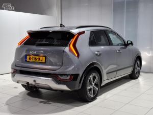 Grey Kia Niro 2022 in Kaunas, with an engine capacity of 1.60 L and mileage of 43 thousand km for 32984 €, photo 5 on AUTOMOTO.COM.LV