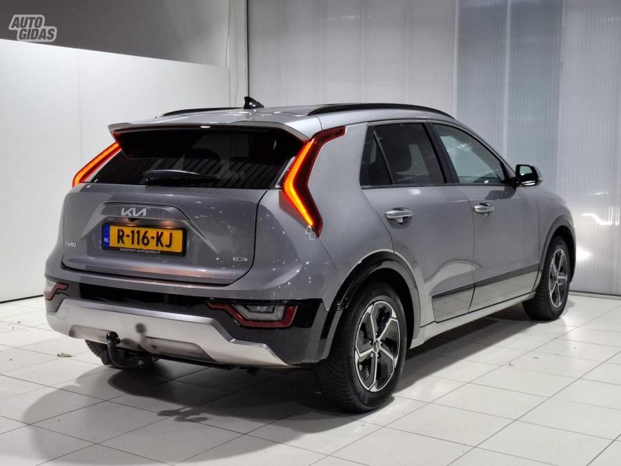 Grey Kia Niro 2022 in Kaunas, with an engine capacity of 1.60 L and mileage of 43 thousand km for 32984 €, photo 5 on AUTOMOTO.COM.LV