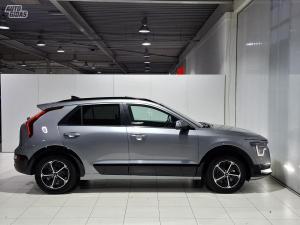 Grey Kia Niro 2022 in Kaunas, with an engine capacity of 1.60 L and mileage of 43 thousand km for 32984 €, photo 6 on AUTOMOTO.COM.LV