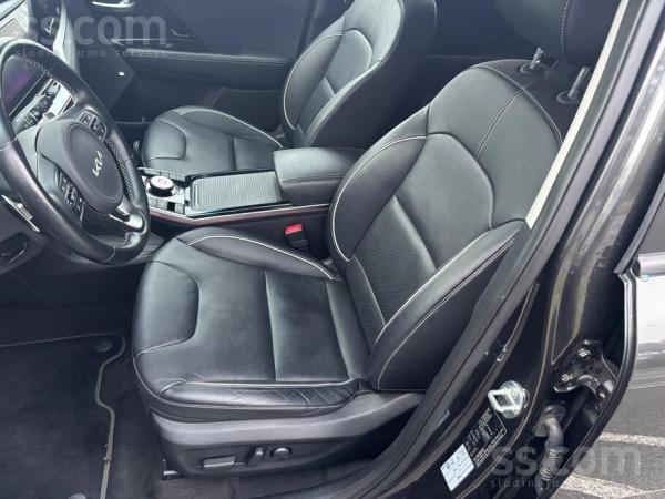 Grey Kia Niro 2022 in Riga, with an engine capacity of 0.00 L and mileage of 71 thousand km for 23200 €, photo 8 on AUTOMOTO.COM.LV
