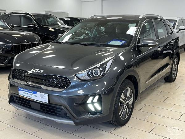 Pelēks Kia Niro 2022 Kauņa, ar dzinēja tilpumu 1.60 L un nobraukumu 31 tūkst. km par 22266 €, foto 1 vietnē AUTOMOTO.COM.LV