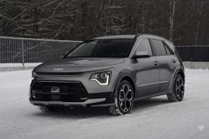 Grey Kia Niro 2022 in Vilnius, with an engine capacity of 1.58 L and mileage of 104 thousand km for 19950 €, photo 2 on AUTOMOTO.COM.LV