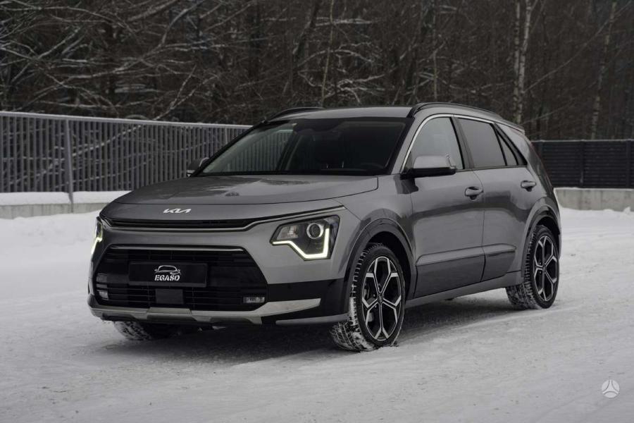 Grey Kia Niro 2022 in Vilnius, with an engine capacity of 1.58 L and mileage of 104 thousand km for 19950 €, photo 2 on AUTOMOTO.COM.LV