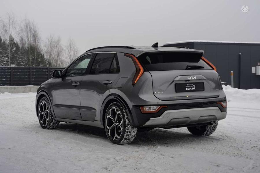 Grey Kia Niro 2022 in Vilnius, with an engine capacity of 1.58 L and mileage of 104 thousand km for 19950 €, photo 5 on AUTOMOTO.COM.LV