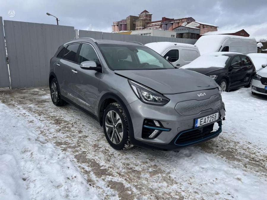 Pelēks Kia Niro 2022 Kauņa, ar dzinēja tilpumu 0.00 L un nobraukumu 56 tūkst. km par 11900 €, foto 1 vietnē AUTOMOTO.COM.LV