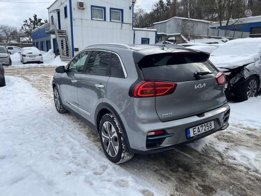 Pelēks Kia Niro 2022 Kauņa, ar dzinēja tilpumu 0.00 L un nobraukumu 56 tūkst. km par 11900 €, foto 4 vietnē AUTOMOTO.COM.LV
