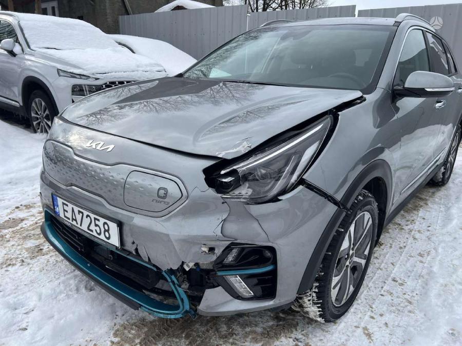 Pelēks Kia Niro 2022 Kauņa, ar dzinēja tilpumu 0.00 L un nobraukumu 56 tūkst. km par 11900 €, foto 7 vietnē AUTOMOTO.COM.LV
