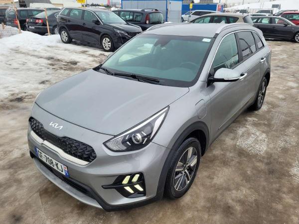 Grey Kia Niro 2022 in Vilnius, with an engine capacity of 1.58 L and mileage of 119 thousand km for 15500 €, photo 1 on AUTOMOTO.COM.LV