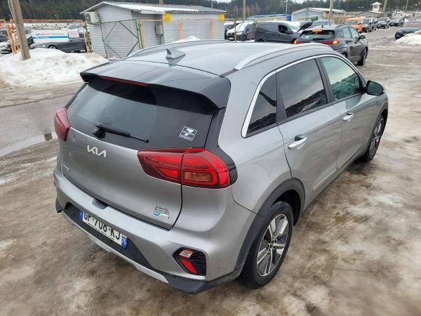 Grey Kia Niro 2022 in Vilnius, with an engine capacity of 1.58 L and mileage of 119 thousand km for 15500 €, photo 3 on AUTOMOTO.COM.LV