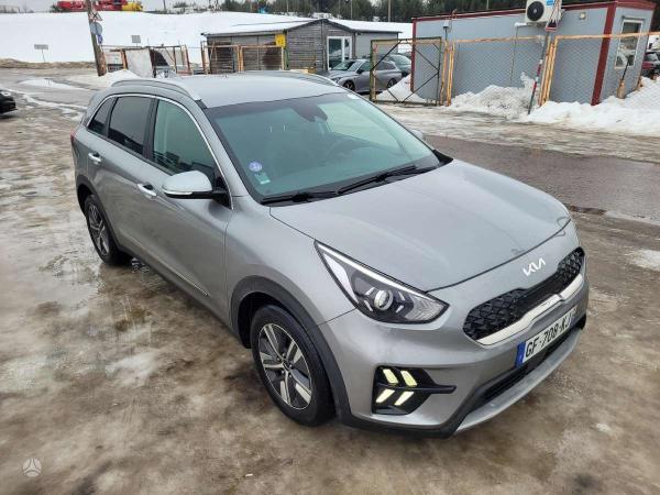 Grey Kia Niro 2022 in Vilnius, with an engine capacity of 1.58 L and mileage of 119 thousand km for 15500 €, photo 4 on AUTOMOTO.COM.LV